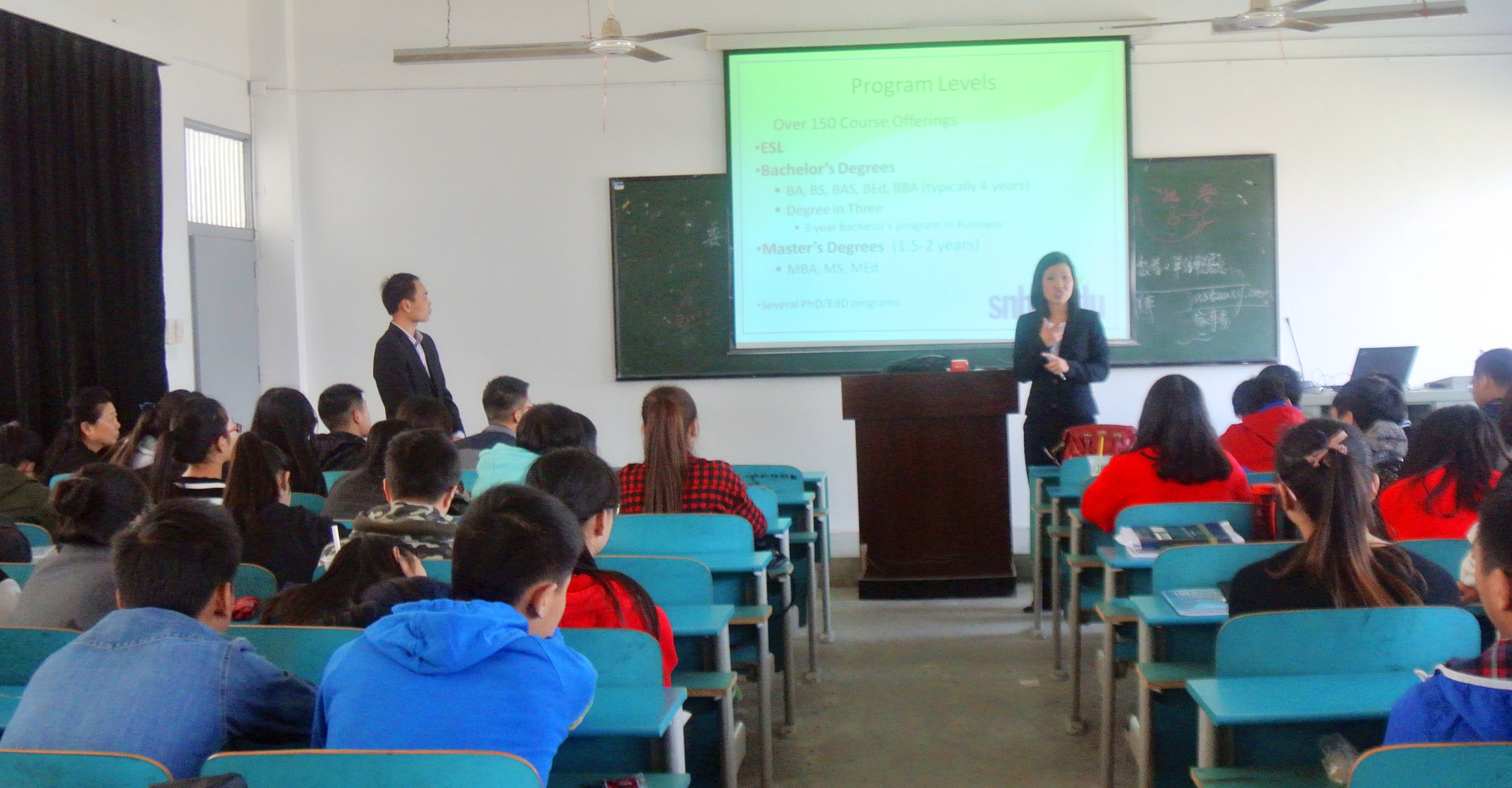 美国南新罕布什尔大学国际部Nhien Quach女士来访